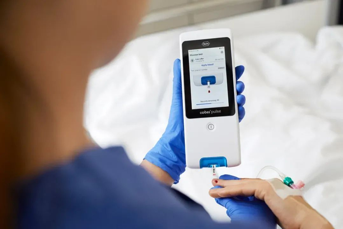专业便捷、一键共享丨罗氏诊断新一代cobas pulse珀智医用联网血糖检测方案获批|血糖|罗氏|检测仪_新浪新闻