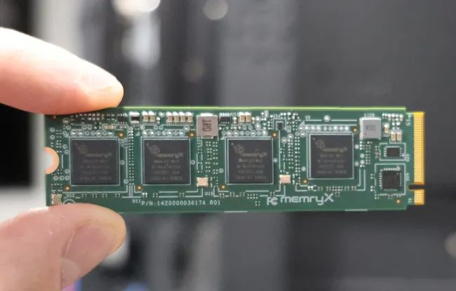 MemryX 推出 MX3 M.2 AI 加速模块：24 TOPS 算力|IT之家|芯片|拉斯维加斯|加速器|权重_新浪新闻