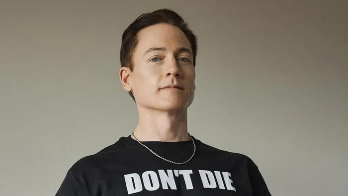 对话抗衰领域先驱Bryan Johnson：不空想未来，只追求活得更好|Johnson_新浪新闻