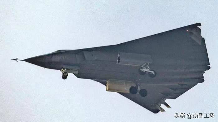 人心总动摇，中国六代机全面霸屏美印媒体，广谱隐身震惊美国军方