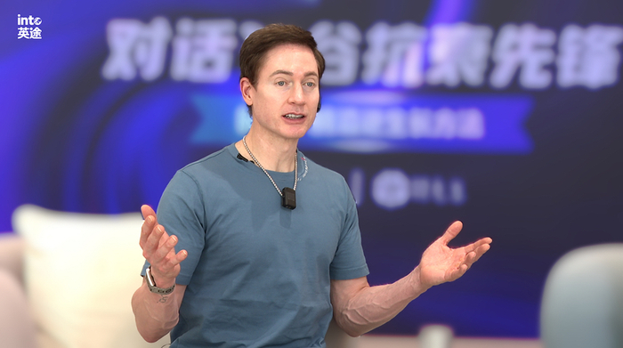 对话抗衰领域先驱Bryan Johnson：不空想未来，只追求活得更好|Johnson_新浪新闻