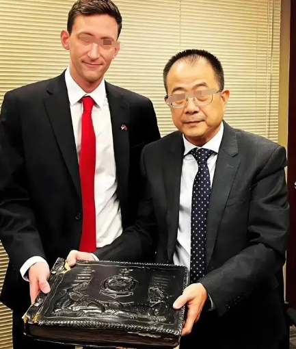 感动了全中国，他却发声：“两年了，我还在被网暴！”|埃文|凯尔|中国_新浪新闻