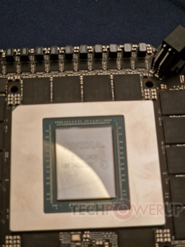 RTX 5090公版拆解来了 核心巨大_手机新浪网