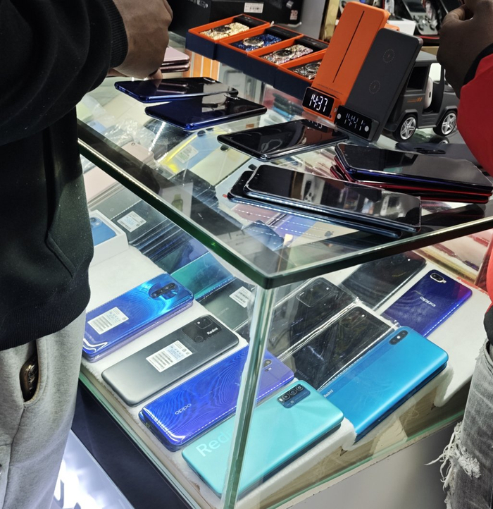 外国人撑起的二手手机市场：iPhone成硬通货，出海的新航道__财经头条__新浪财经