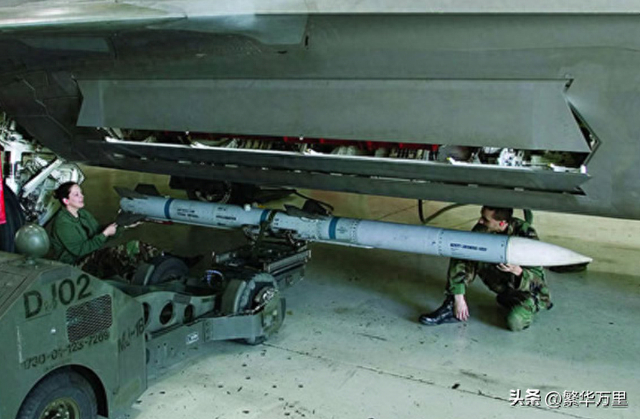 劲敌出现，超越霹雳15，美国AIM260远距弹，到底如何？__财经头条__新浪财经