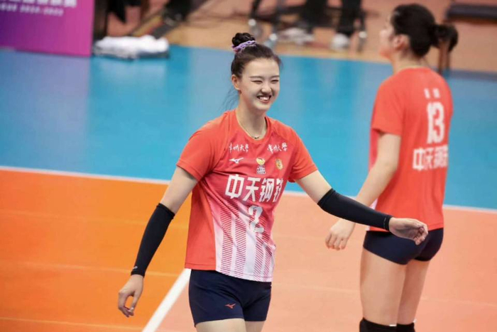 CCTV5播苏沪女排决赛G2，上海队无牌可打，张常宁为何所向披靡__财经头条__新浪财经