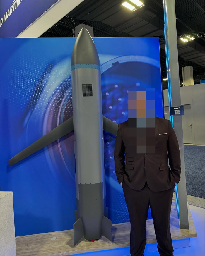 万枚导弹瞄准中国，即便10万吨航母被打光，美军也敢单挑解放军？__财经头条__新浪财经