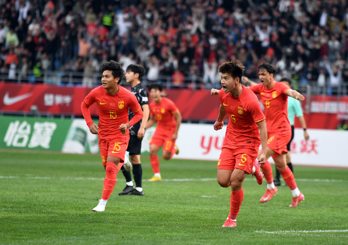 今晚！cctv5+直播U22国足VS越南，中超大连英博小将毛伟杰出战？__财经头条__新浪财经