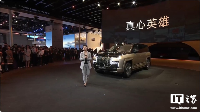 比亚迪仰望 U8L 正式亮相：轴距达 3250mm，采用 24K 纯金车标__财经头条__新浪财经