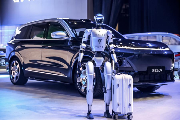 上海车展 | 首搭鸿蒙智能座舱HarmonySpace 5，深蓝S09上市价格23.99万元起__财经头条__新浪财经