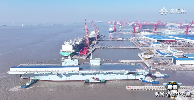 076型两栖攻击舰，单独开创舷号，5万吨利器，到底有多强悍？__财经头条__新浪财经