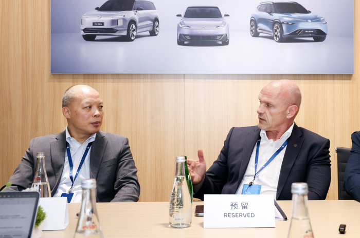 大众中国CTO吴博锐解密中国“狼堡”运作法则 | 2025上海车展__财经头条__新浪财经