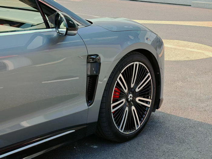 80万买国产豪车值吗？蔚来ET9实测：比奔驰S级更懂科技新贵|蔚来|豪车|电车_新浪新闻