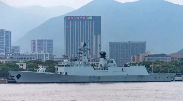 最新054A护卫舰大变样，标配直-20反潜机，100毫米“馒头炮”亮相__财经头条__新浪财经