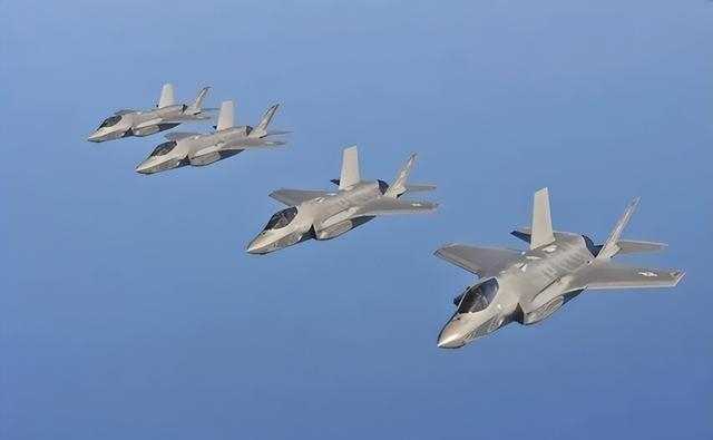 回顾：俄乌冲突提醒了中国，300余架歼-10A