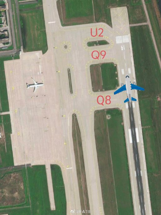 首都机场UA889航班起飞中断，右发故障致机头越过道口|首都机场|飞行员_新浪新闻