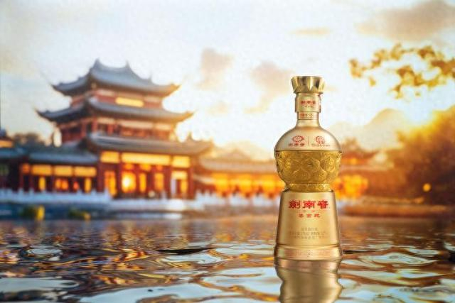 复刻文物+限量发行+顶流带货，“剑南春·鎏金纪”致敬盛唐文化|将进酒|金碗|大唐|鸳鸯|三星堆_手机新浪网