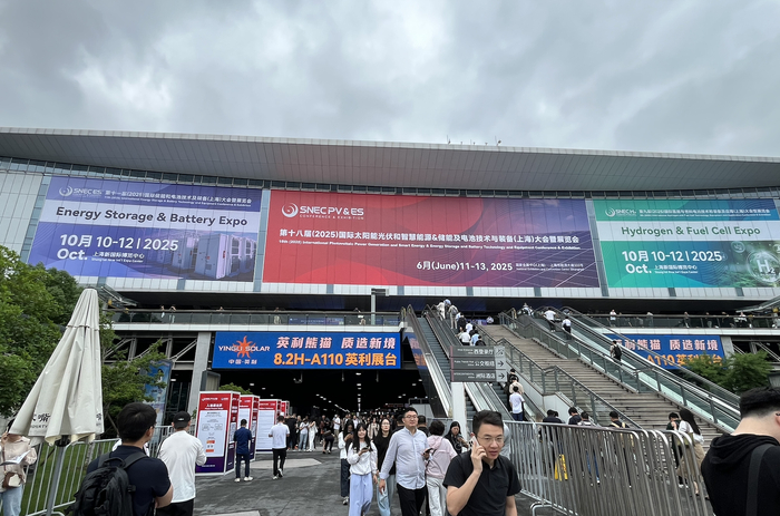 SNEC 2025：光伏巨头“钱紧”缩展台，储能“反客为主”|SNEC|上海市_新浪新闻