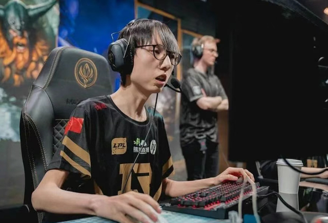 Mlxg被欠薪反倒要赔钱给RNG，香锅苦笑认栽！MSI首战大的来了__财经头条__新浪财经