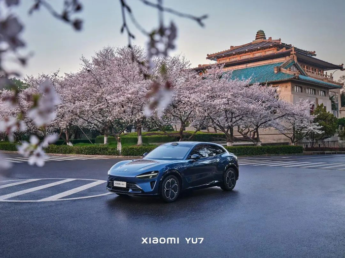 小米YU7价格正式公布：标准版25.35万、Pro版27.99万、Max版32.99万，9种配色全部亮相|小米|25-35万|雷军_新浪新闻