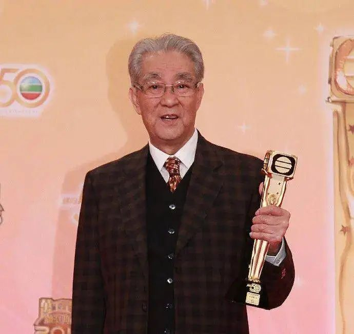 TVB“御用爷爷”周骢去世，享年92岁，曾出演《溏心风暴》《倚天屠龙记》_手机新浪网