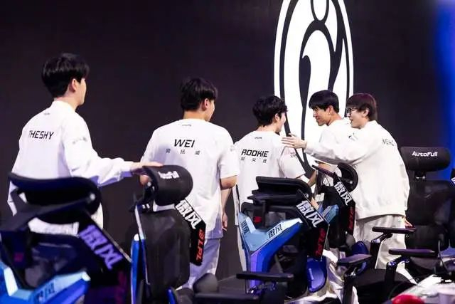 iG三叉戟再无重聚之日，Ning透露原因很现实！LPL女主持飞来横祸|三叉戟_新浪新闻