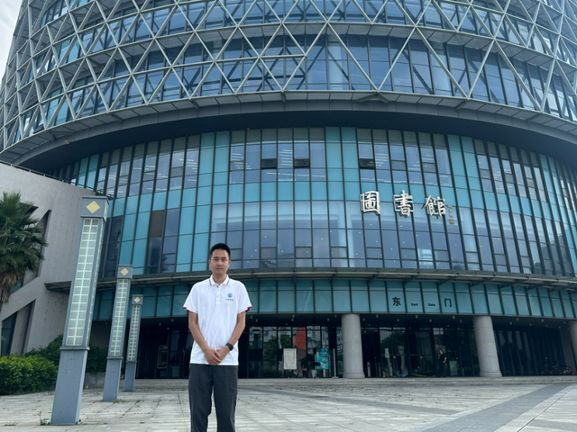 集体亮相！长江大学2025级本科新生辅导员来了！__财经头条__新浪财经