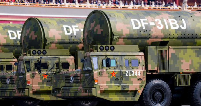 九三阅兵：东风5C射程远，东风61弹头多，东风51去哪了？|东风-5洲际弹道导弹|东风-3中程弹道导弹|东风-5C洲际弹道导弹|洲际弹道导弹|核弹_新浪新闻