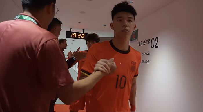 CCTV5+直播，U23国足变阵多进球，弱旅没世界排名 朱鹏宇头球占优__财经头条__新浪财经