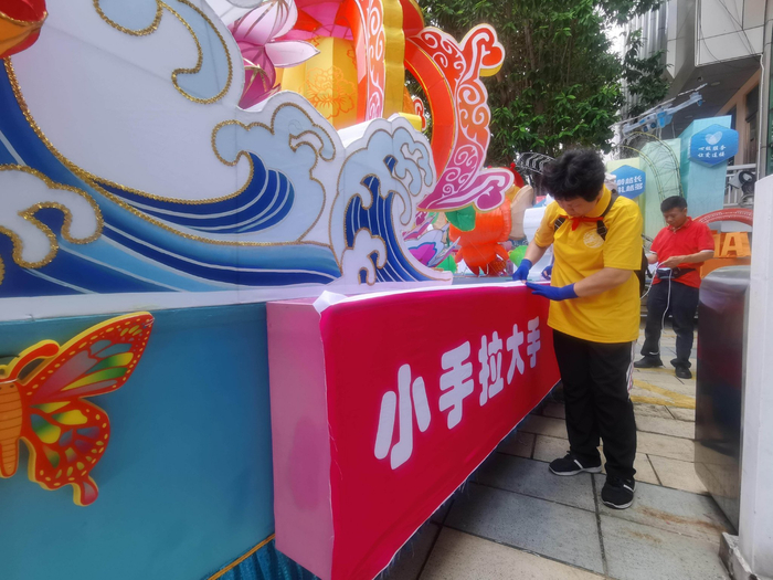 【视频】记者探班2025年广东非遗周暨佛山秋色活动筹备现场：20辆彩车蓄势待发 非遗赋能激发商圈活力|佛山市|非遗|广东省