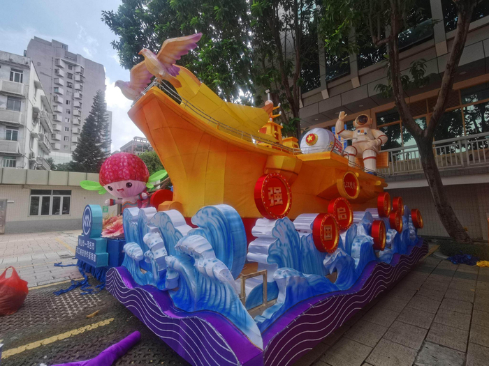 【视频】记者探班2025年广东非遗周暨佛山秋色活动筹备现场：20辆彩车蓄势待发 非遗赋能激发商圈活力|佛山市|非遗|广东省