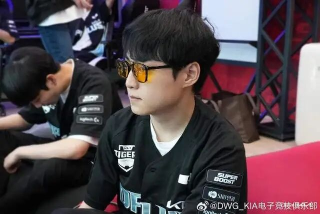 世界冠军被队友辱骂？队内矛盾升级韩网炸锅！网友：不如来LPL|英雄联盟|showmaker|许秀|lpl|赛区_新浪新闻