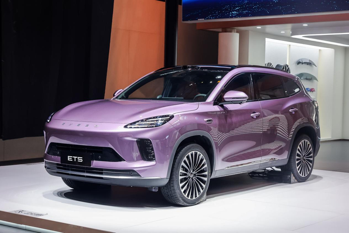 星途ET5首秀，智能辅助驾驶全面升级