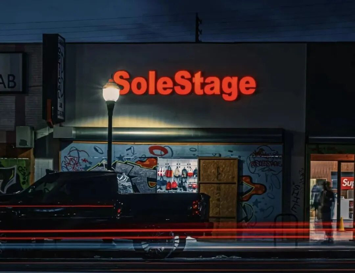 泡泡玛特的资本棋局：从盲盒到艺术馆，构建Z世代生态帝国__财经头条__新浪财经