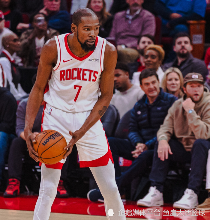 火箭大胜！杜兰特28+8历史第三，狄龙23+4尽力，阿门31+4全队第一|火箭|凯文·杜兰特|太阳|狄龙|史密斯_新浪新闻