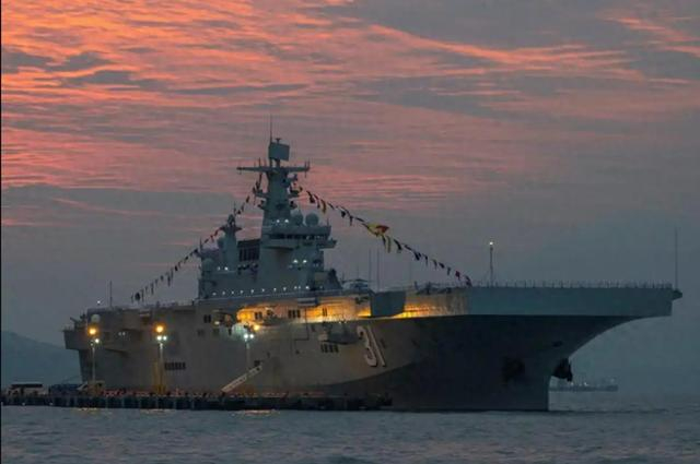 100多艘中国军舰出动，075两栖打击群南下，外军突然就客客气气|澳大利亚|中国海军|075|日本_新浪新闻