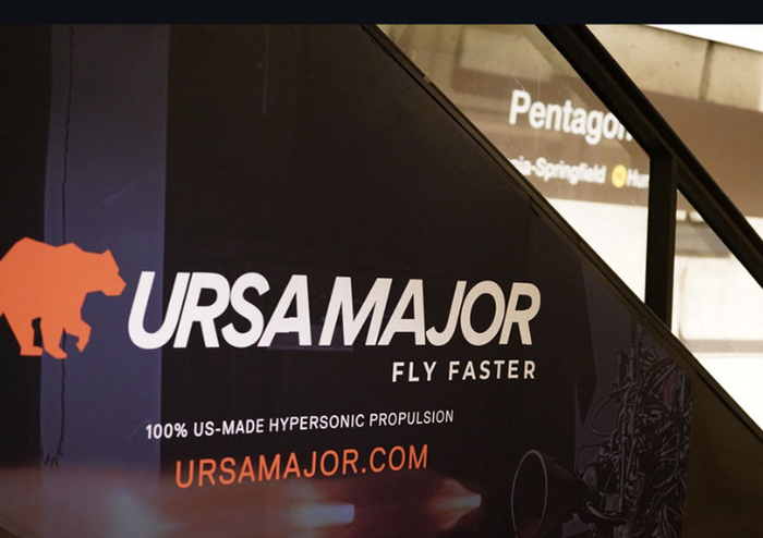 华盛顿地铁乱象：暴力战争画面“霸屏”，委内瑞拉和平呼吁竟被挤出舞台？|广告准则|华盛顿都会区交通局|广告|交通局|承包商_新浪新闻