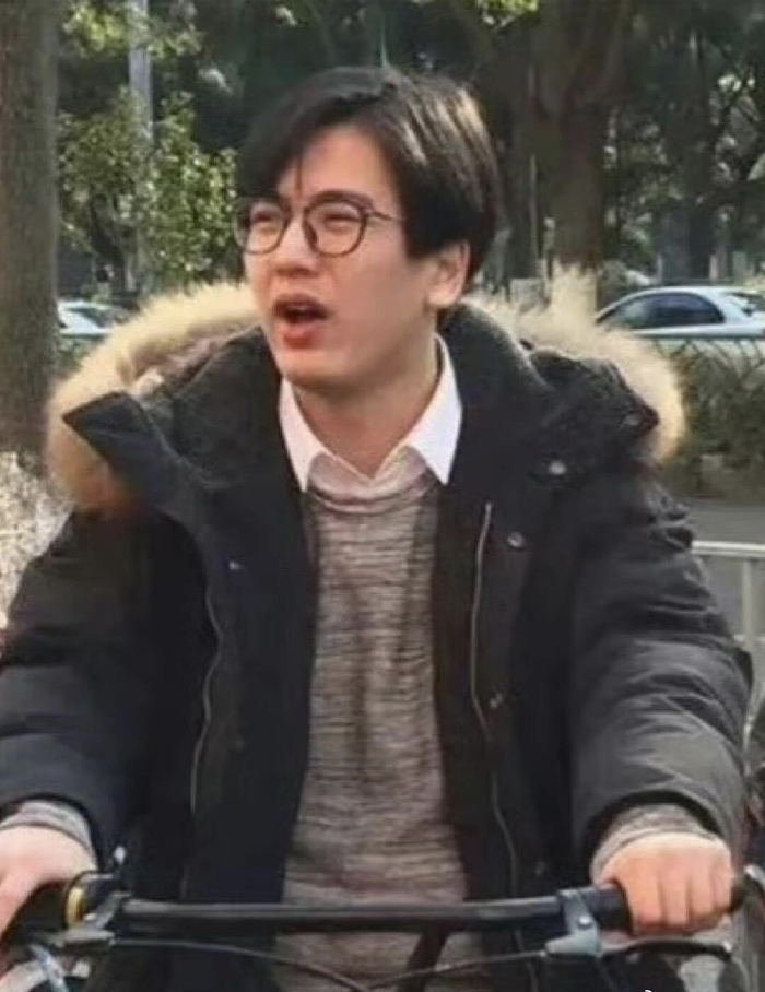 张凌赫：从200斤到瘦身男神，碳水循环减肥法背后的故事|强心针|男演员|娱乐圈|当红_新浪新闻