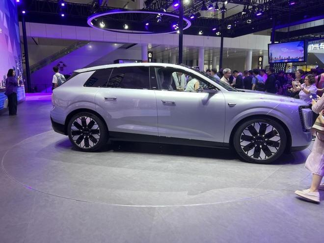 2026粤港澳车展丨109度大电池 奥迪E7X上市售26.98万起|新车|底盘|上汽|suv|成都车展|奥迪e7x_订阅