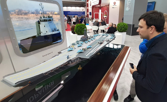 俄罗斯展示新型核航母模型，可搭载60架舰载机_手机新浪网