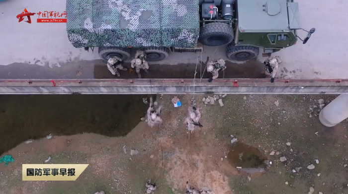 第71集团军特战旅年终考核，单兵装备抢眼_手机新浪网