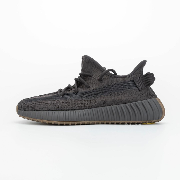 两双 Yeezy 350 V2 新配色细节曝光！灵感来自初代？