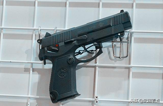 军事丨外销型NP42手枪，在国际上占领一席之地，让国人扬眉吐气