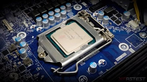 英特尔第十代酷睿i9-10900真U图曝光：10核20线程，TDP为65W__财经头条__新浪财经