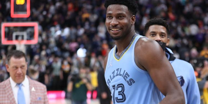 JJJ谈关键三分与跳球：莫兰特脑后长眼 跳得更高或裁判扔个好跳球_手机新浪网