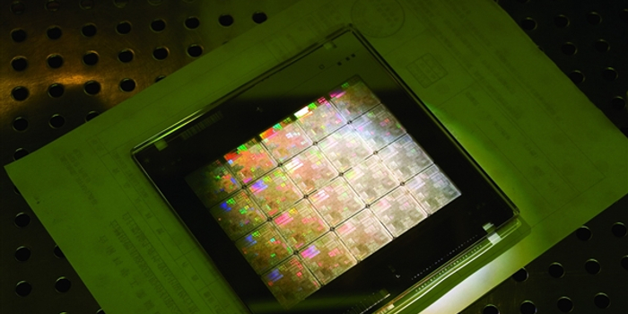 逆向超车美国复活90nm工艺：性能50倍于7nm芯片_手机新浪网