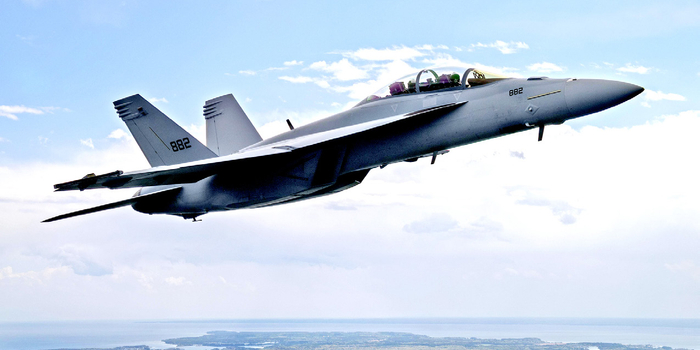 美海军成功进行F/A-18E/F战斗机与无人机编组演示_手机新浪网