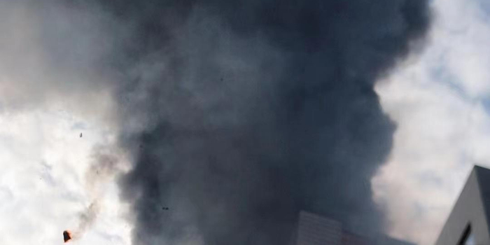 长沙中国电信大厦发生火灾暂无人员伤亡 亲历者：6分钟从24层跑到楼下_手机新浪网