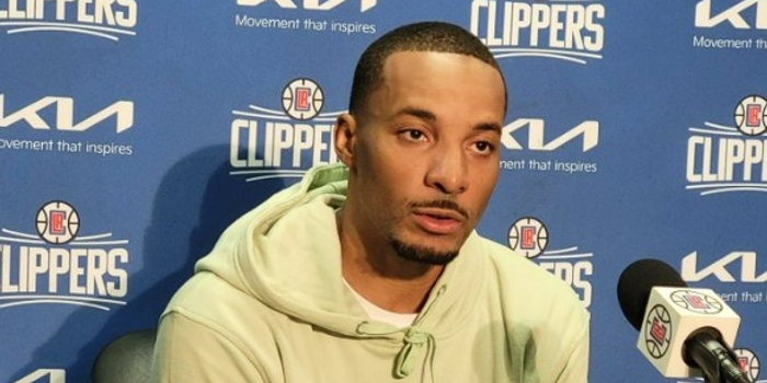 鲍威尔：落后12分时乔治把大家召集在一起 这场展示了我们的实力_手机新浪网