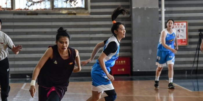 新疆女篮：WCBA的裁判判罚尺度也如CBA一样全面向FIBA看齐_手机新浪网